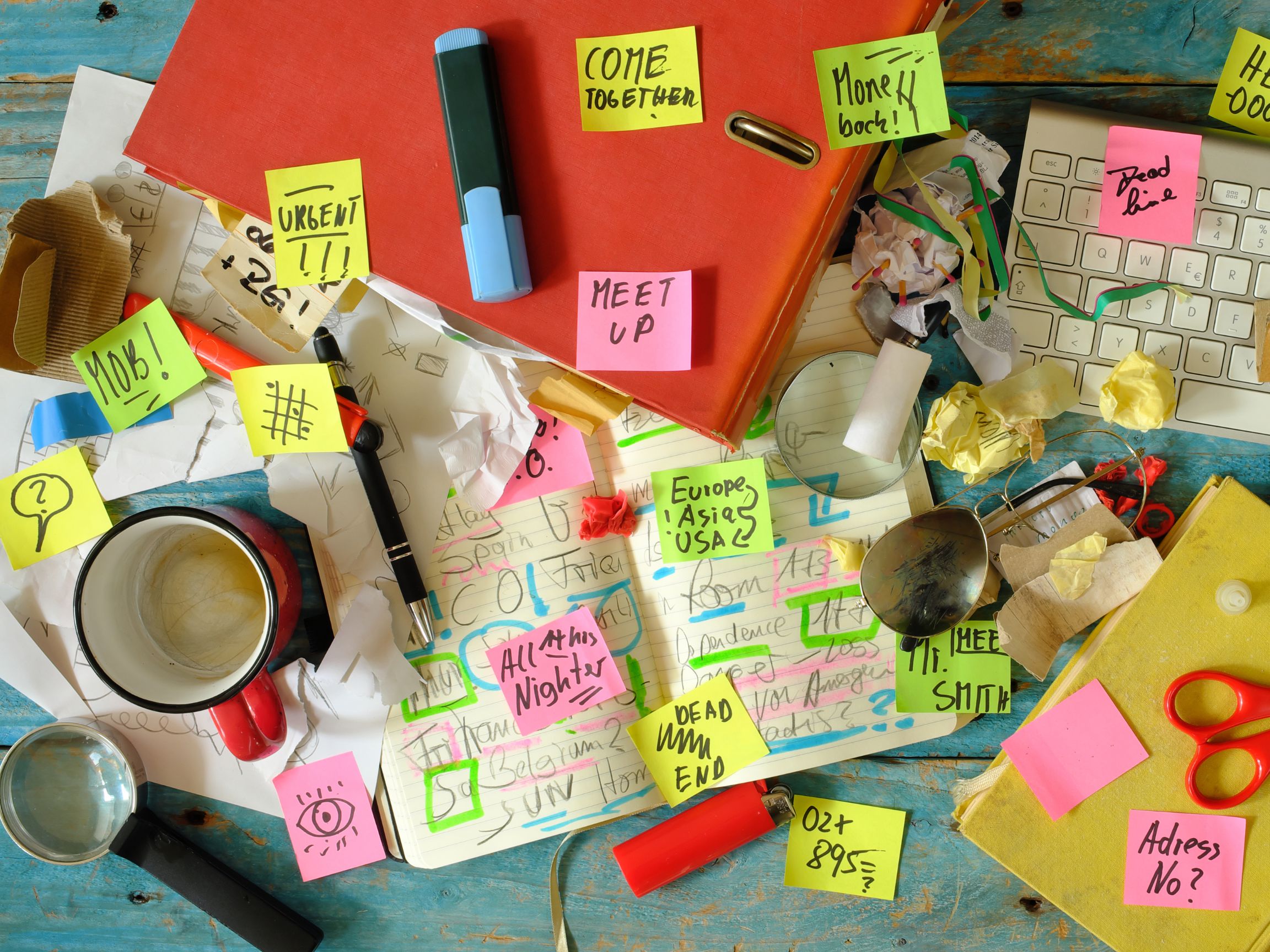 messy desk | Rachel Beohm